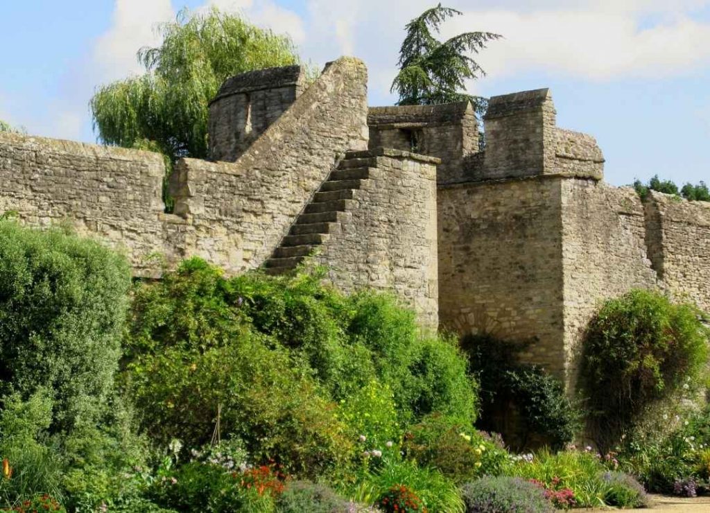 Oxford Castle - The Saxon Town Walls and the legendary prison